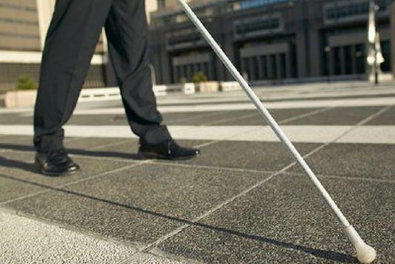 Islamic Relief BiH u Sarajevu podijelio 40 bijelih štapova slijepim i ...